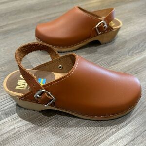 MIA | Shoes | Mia Alma Luggage Leather Genuine Anatomisk Swedish Clogs ...